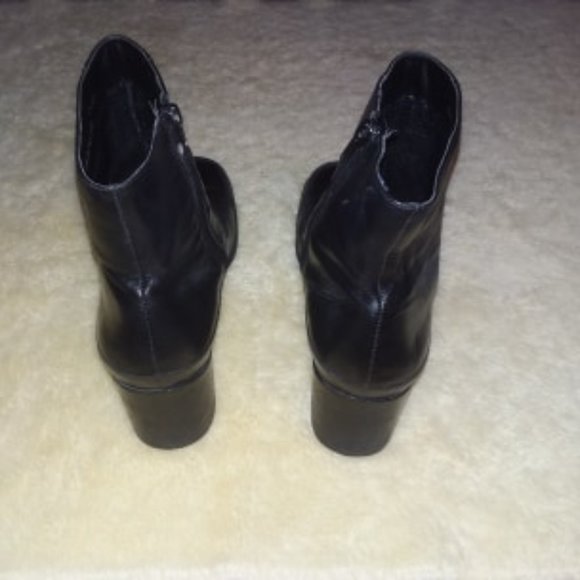 Bandolino | Shoes | Sz Bandolino Black Zip Leather Booties | Poshmark